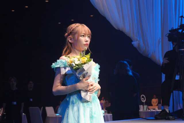 煌びやかなドレス姿の人気ライバー50名が集結【フォトレポート｜17LIVE シャイニングスターvol.8】|au Webポータル芸能ニュース