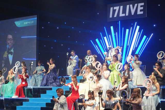 煌びやかなドレス姿の人気ライバー50名が集結【フォトレポート｜17LIVE シャイニングスターvol.8】|au Webポータル芸能ニュース