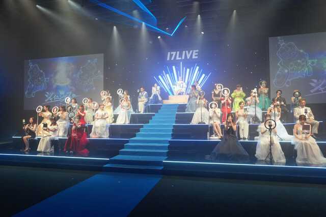 煌びやかなドレス姿の人気ライバー50名が集結【フォトレポート｜17LIVE シャイニングスターvol.8】|au Webポータル芸能ニュース