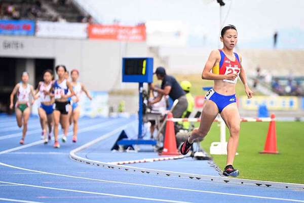 スーパー女子高生・久保凛、国スポ連覇！ 大会新記録2分1秒72、高校ラスト800mで独走V|au Webポータルスポーツニュース