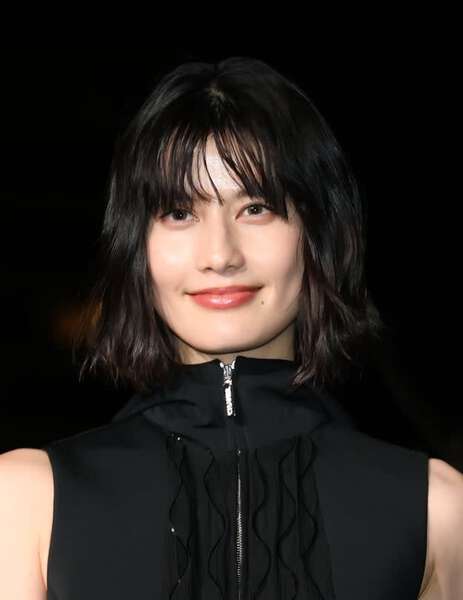 橋本愛が白金髪姿に→「天使のよう」「雪の妖精みたい」とSNS沸く|au Webポータル国内ニュース