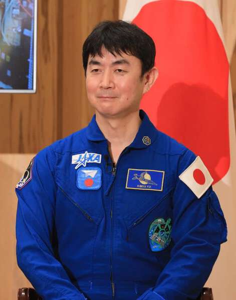 【レモン彗星とオーロラ】幻想的な2ショットを宇宙で撮影 ⇒ 油井亀美也さんの投稿が「言葉を失う美しさ」 とSNS騒然|au Webポータル国内ニュース