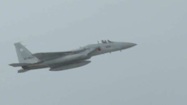 石川・小松基地で飛行初め F15・F35A戦闘機が2026年最初の訓練へ|au Webポータル国内ニュース