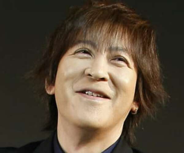 いつもほのぼのELTいっくん、ゴッツイ物に手を突っ込んだまま1年を振り返っていたところ大惨事！？|au Webポータル芸能ニュース