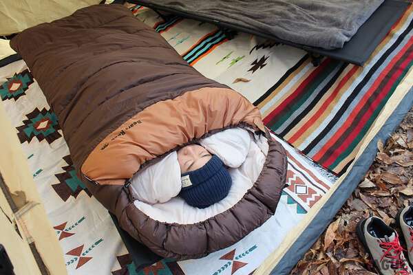 使用可能温度マイナス30度で冬キャンプでも寒さ知らず！ ベアーズロックの「封筒型寝袋 -30℃」に新色が登場 “布団のように眠れる”極厚ワイド ...