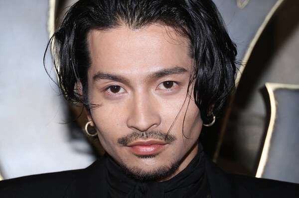 King Gnu常田大希、メンバー踊る「ヒット祈願の舞」公開「中毒性半端ない」「ご利益ありそう」の声|au Webポータル芸能ニュース