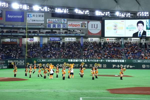嵐、活動終了から2日…東京Dの巨人戦で異例のサプライズ 人気楽曲メドレーに感動|au Webポータルスポーツニュース