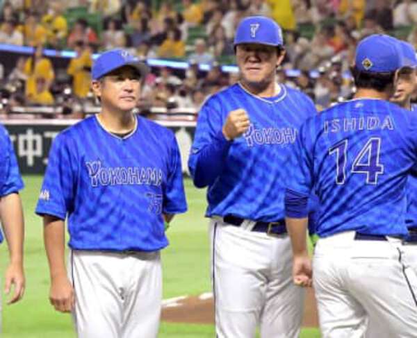 【日本シリーズ】DeNA日本一まであと1勝 石井コーチ、鈴木コーチ「レジェンド」交代を|au Webポータルスポーツニュース