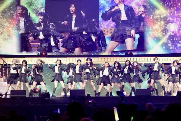 AKB48 20周年コンサート 現役＆OGが熱い競演 高橋みなみ、指原莉乃は決意に〝涙〟|au Webポータル芸能ニュース