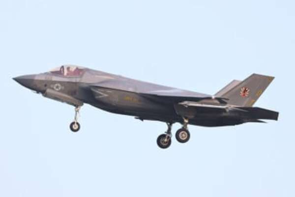 空対空ミサイルの実弾搭載、F35Bが4機飛来 沖縄・嘉手納|au Webポータル国内ニュース