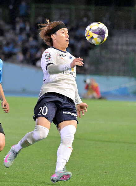 【横浜FC】MF村田透馬、右ふくらはぎの肉離れで全治3カ月 5日の横浜M戦前に負傷|au Webポータル国内ニュース