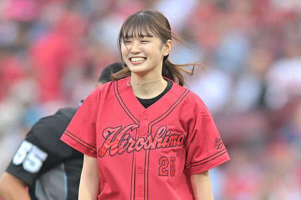 モデル美女が“大役”発表「ほんまに可愛い」 父は元NPB投手…報告に歓喜の声|au Webポータルスポーツニュース