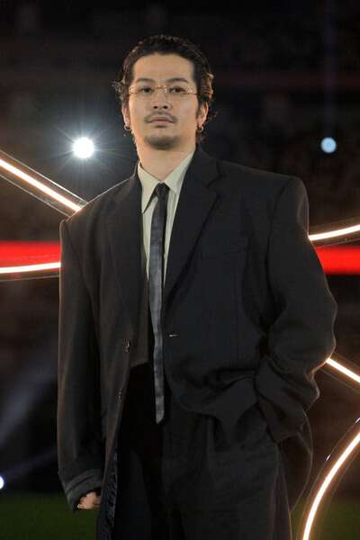 「これが本当のハンマーヘッド」King Gnu・常田大希の衝撃的なヘアスタイルにSNS騒然「ヘラみたいww」「お好み焼き食べたくなった」|au Webポータル国内ニュース