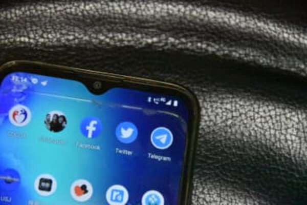 SNSで「推し」のモデルにはまり闇バイトに 元保育士の女性、法廷で涙…「恐怖で支配」組織の手口証言|au Webポータル国内ニュース