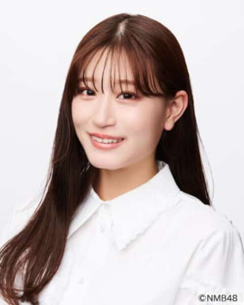 NMBのグラビアエース、肩出し＆背中全開！大胆キャミが「もう女神様やん」上西怜 写真集の表紙公開|au Webポータルコネタニュース